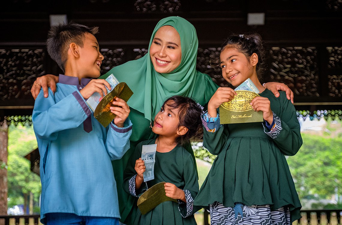 Cash Spreads the Joy of Eid